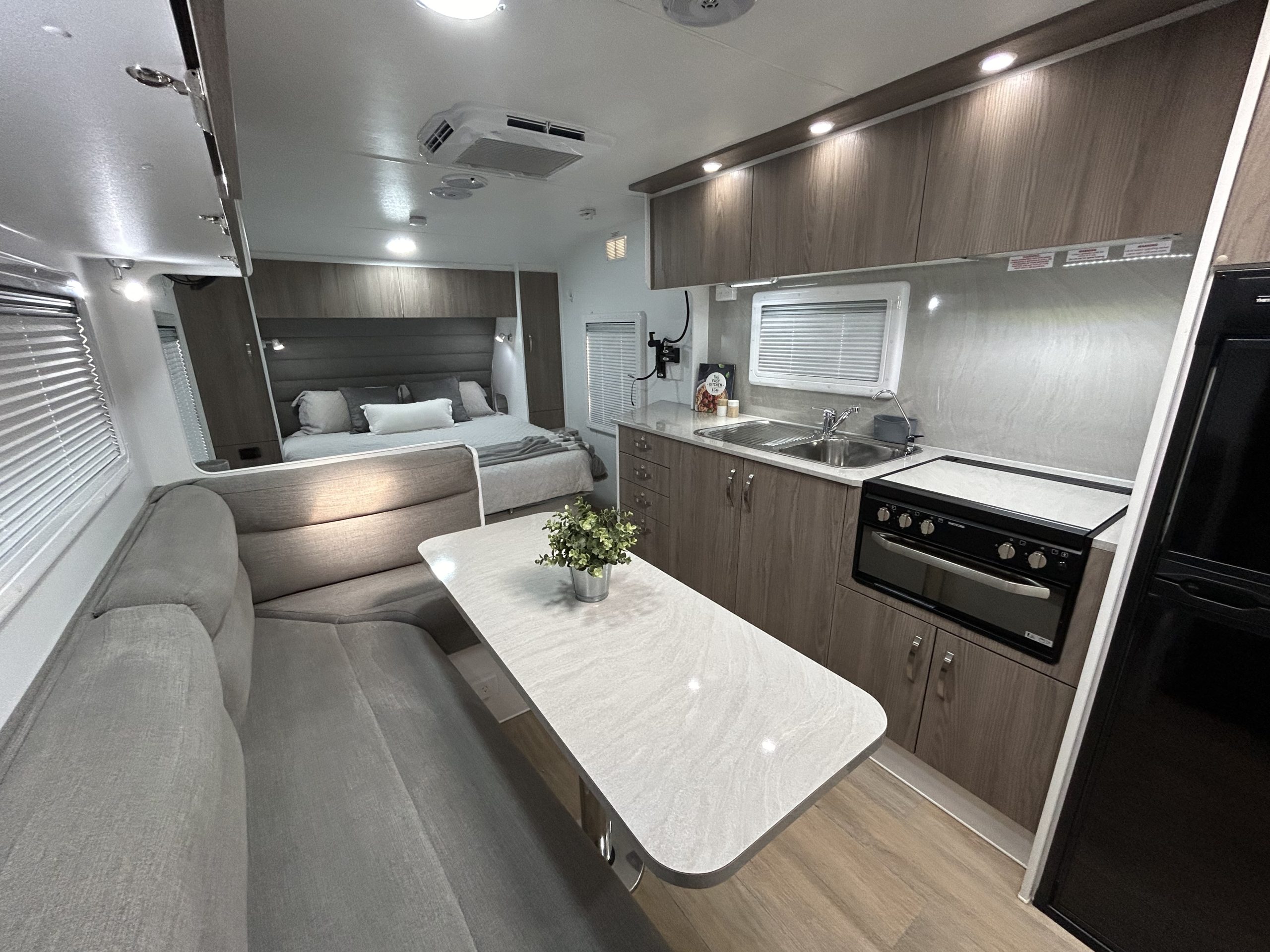 2020 NOVA METROLINK Z SERIES 19’6 RD - donway